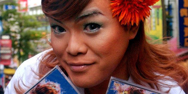 일본 개그맨 마에다 켄이 44세로 사망하다