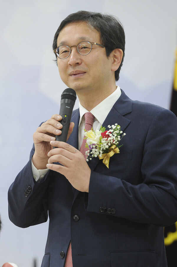 "'오또케' 쓰고 해촉됐던.." 윤석열 대통령이 국민권익위원회 부위원장에 정승윤 교수를 임명했다